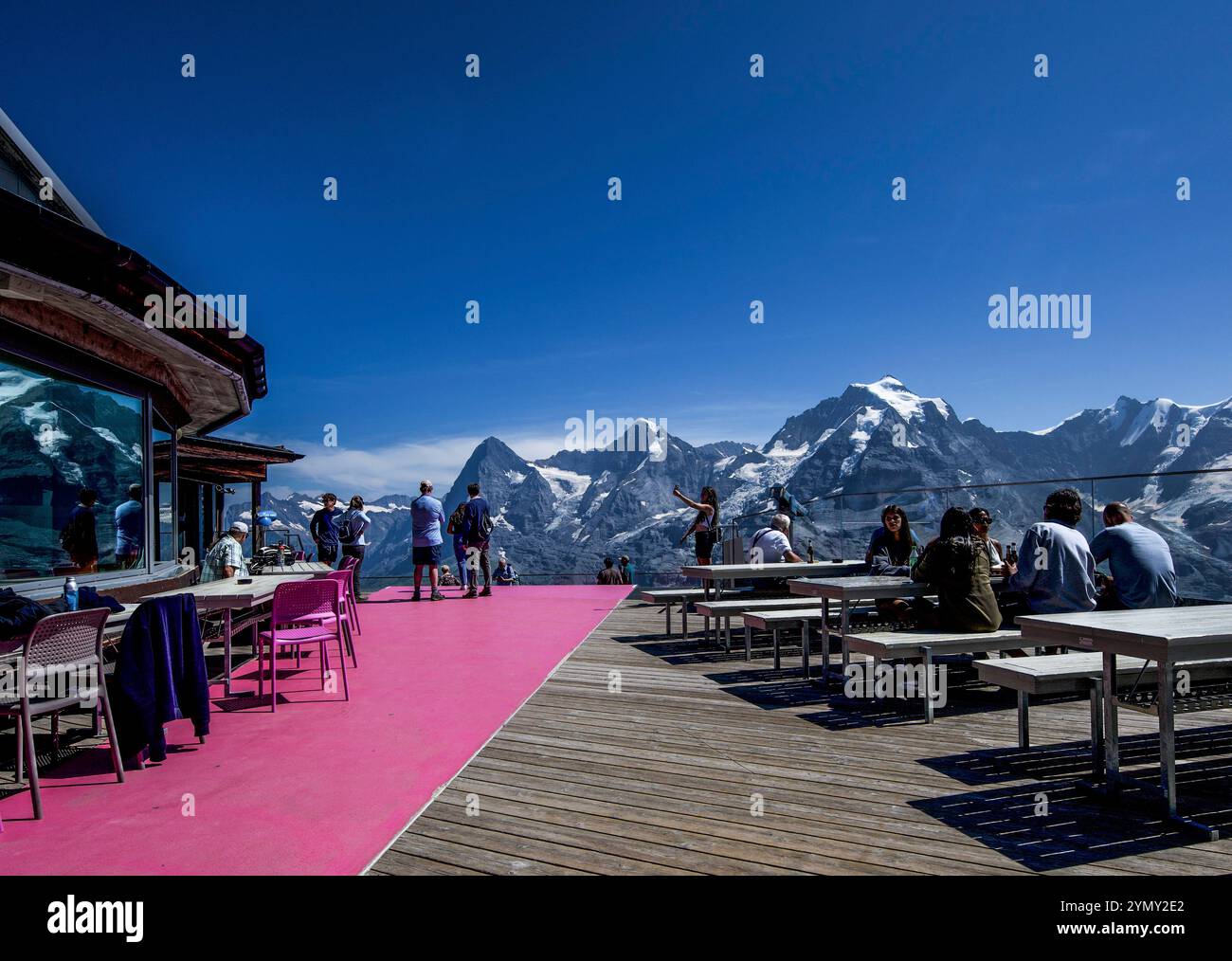 Terrasse des Panoramarestaurants der Seilbahnstation Birg mit Blick auf ...