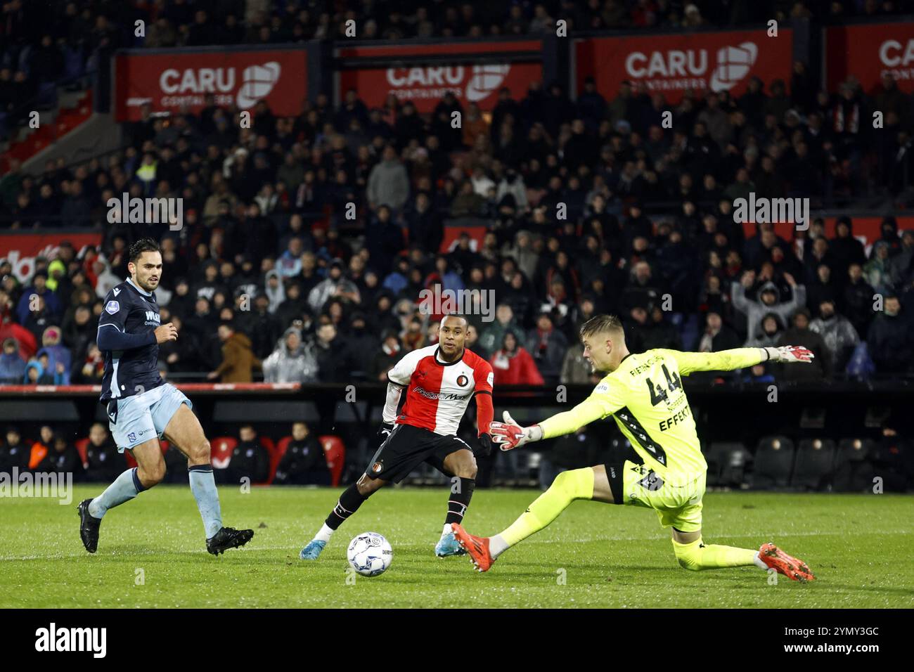 ROTTERDAM - (l-r) Sam Kersten of sc Heerenveen, Igor Paixao of ...