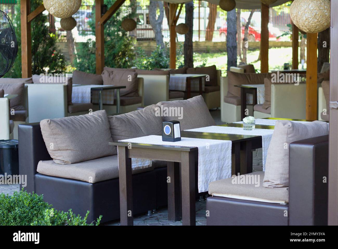 Outdoor cafe comfort hi-res stock photography and images - Alamy