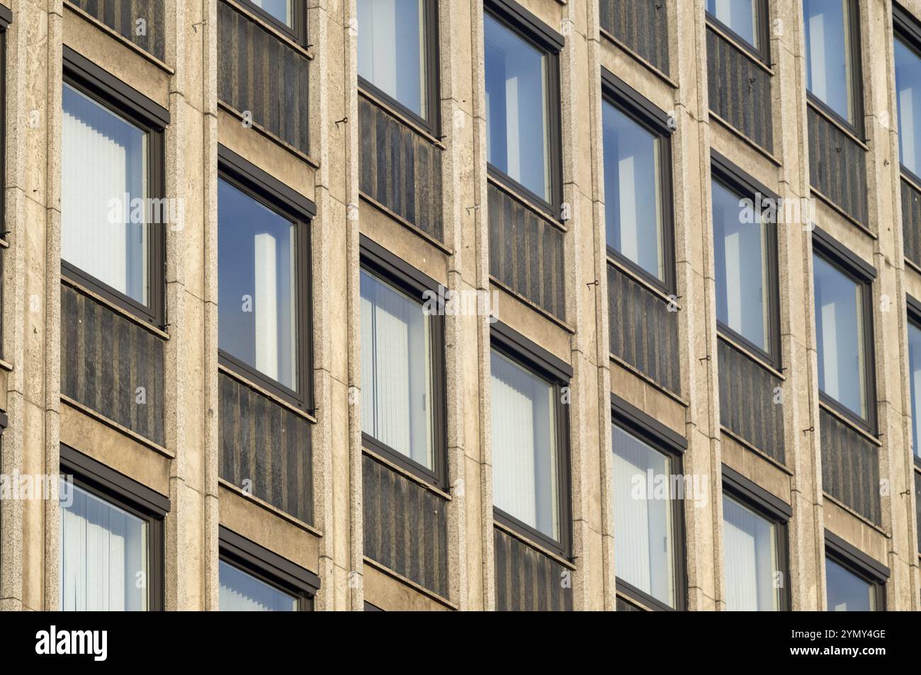 Windows on commercial building hi-res stock photography and images - Alamy
