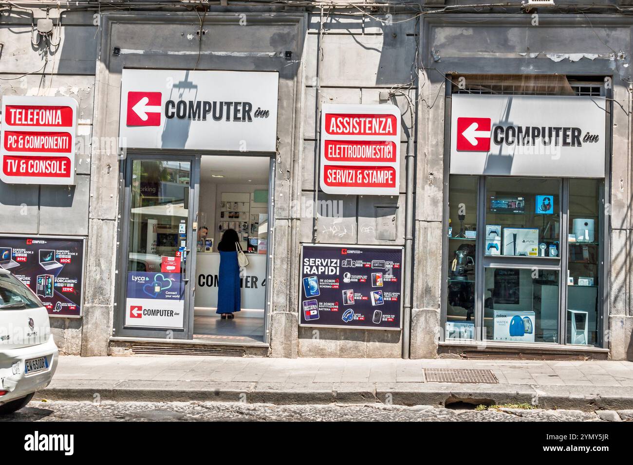 Electronics shop hi-res stock photography and images - Alamy