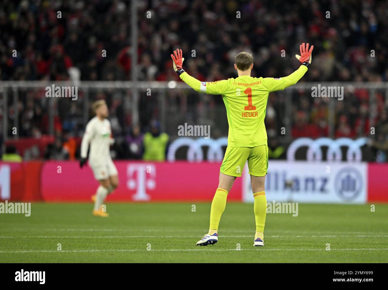 Goalkeeper Manuel Neuer FC Bayern Munich FCB (01) from behind, gesture ...