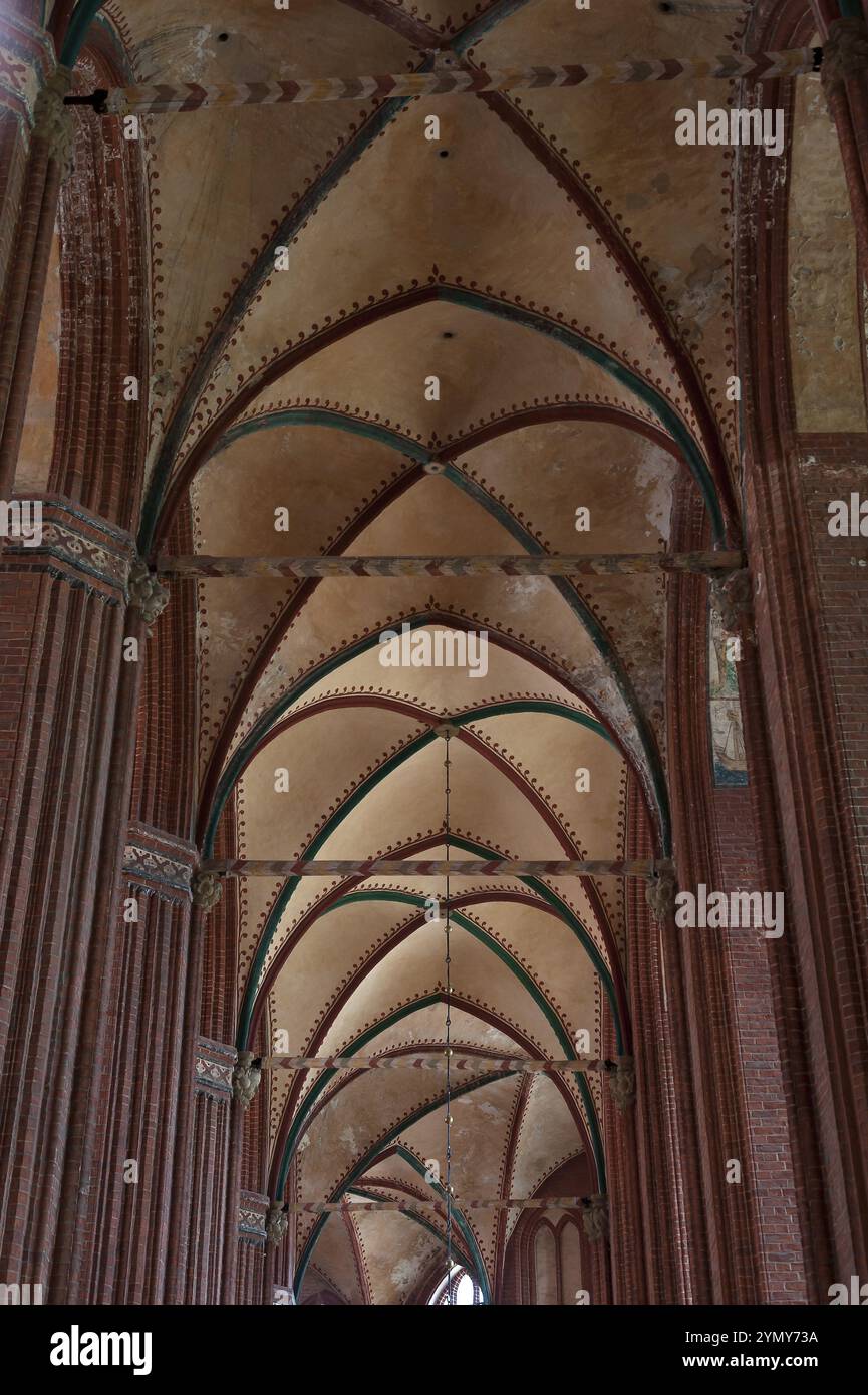 North side aisle from nave hi-res stock photography and images - Alamy