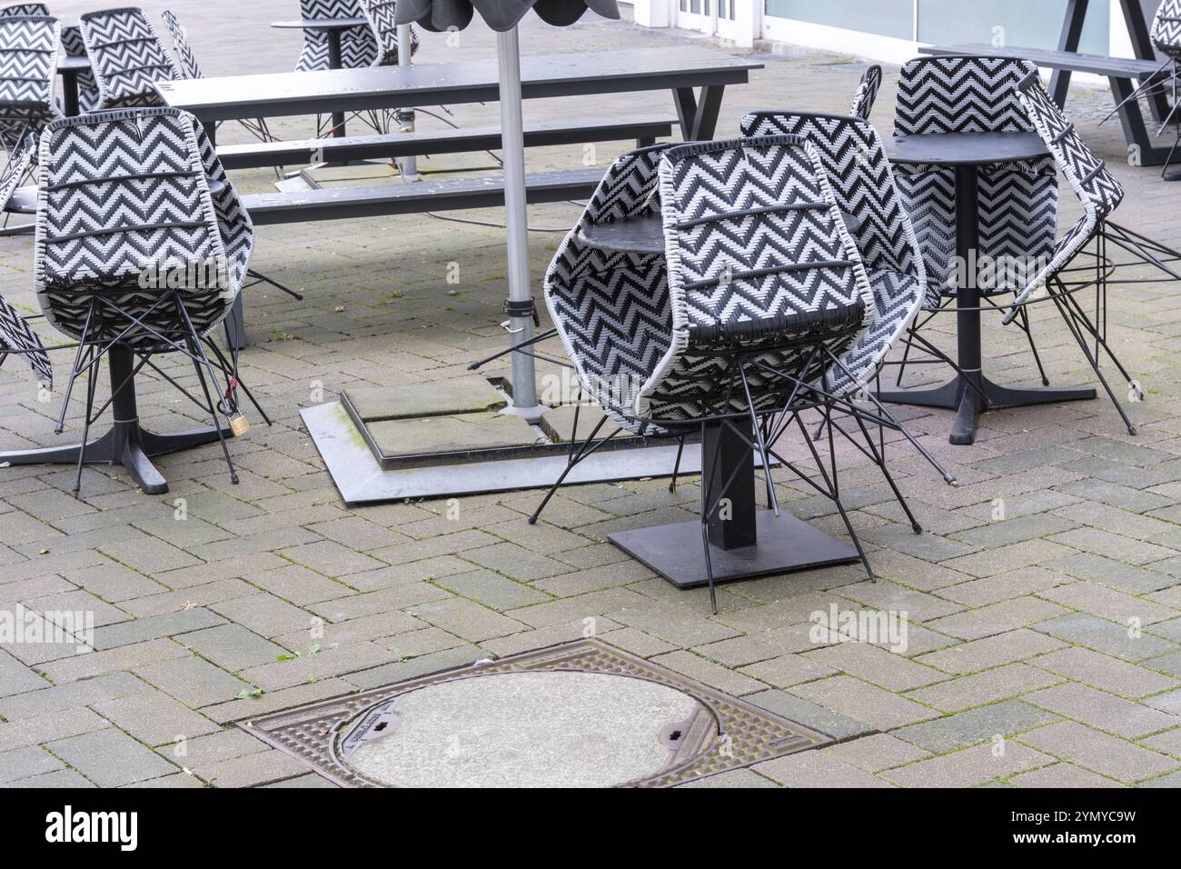 Empty chairs and table outdoor Stock Photo - Alamy