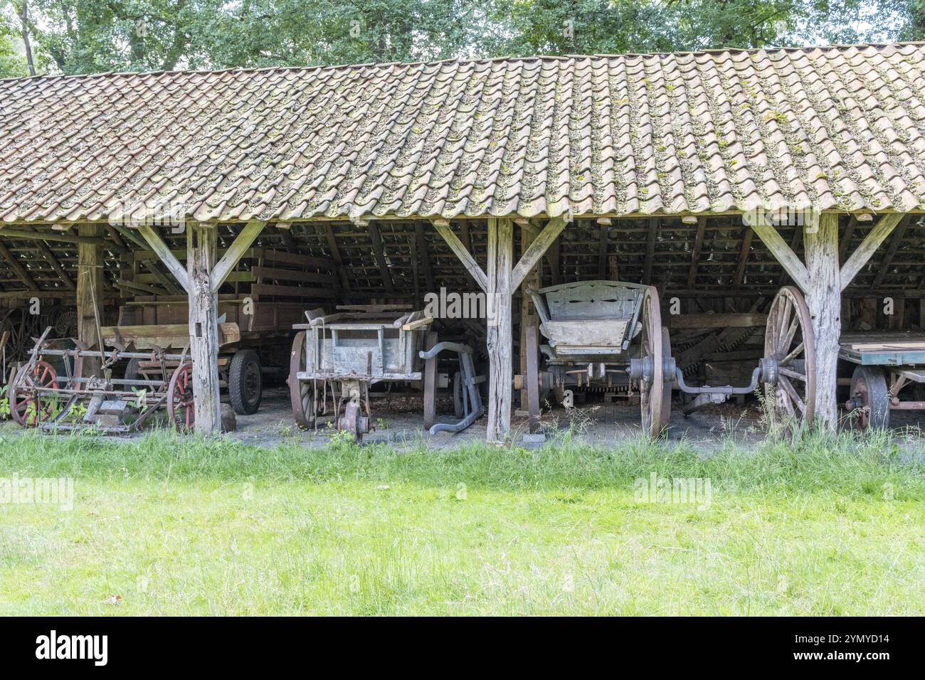 Old farm shed with junk Stock Photo - Alamy