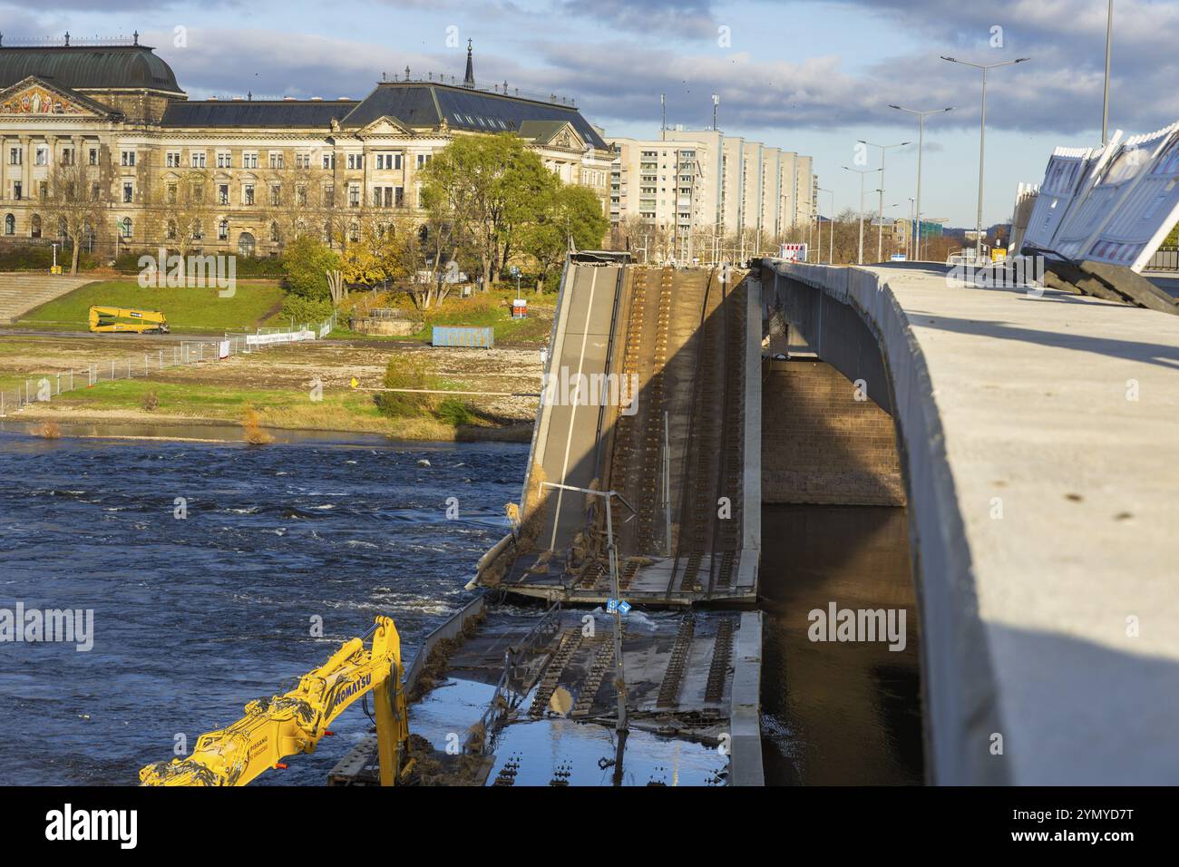 Partial collapse of the Carola Bridge. Over a length of around 100 ...