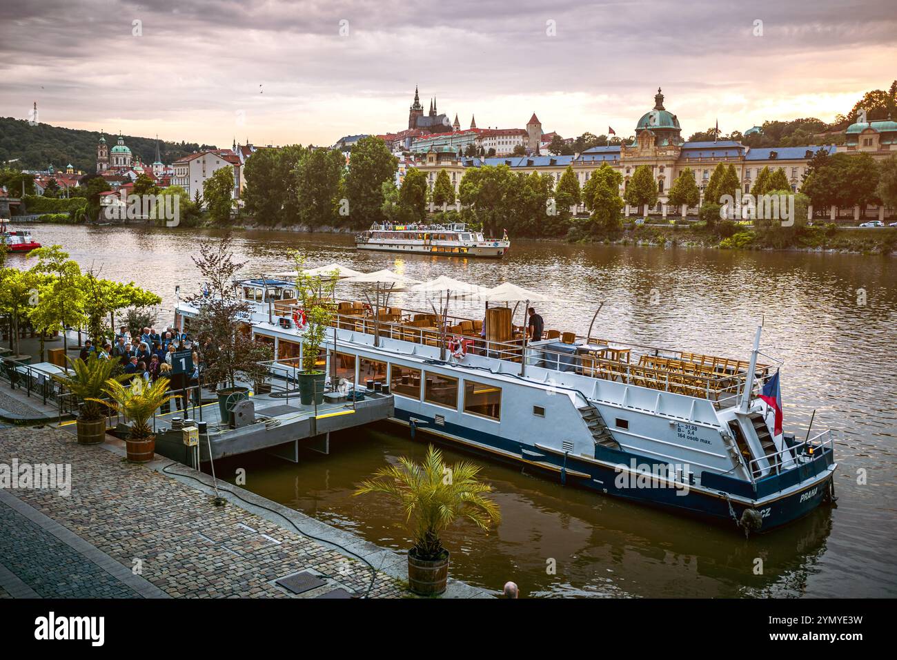 Iconic View of Prague Castle, Prague Stock Photo - Alamy