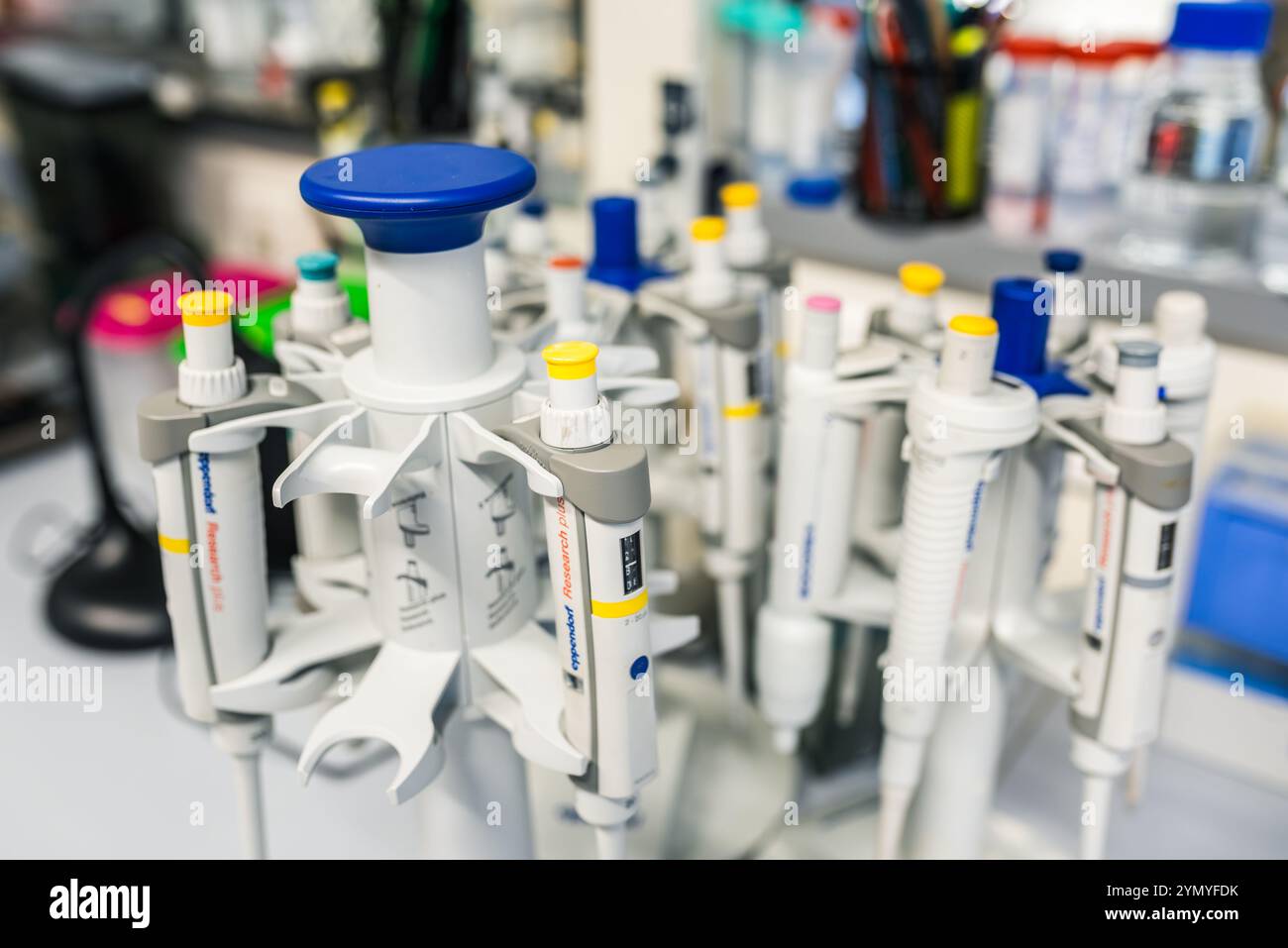 Laboratory equipment experiment hi-res stock photography and images - Alamy