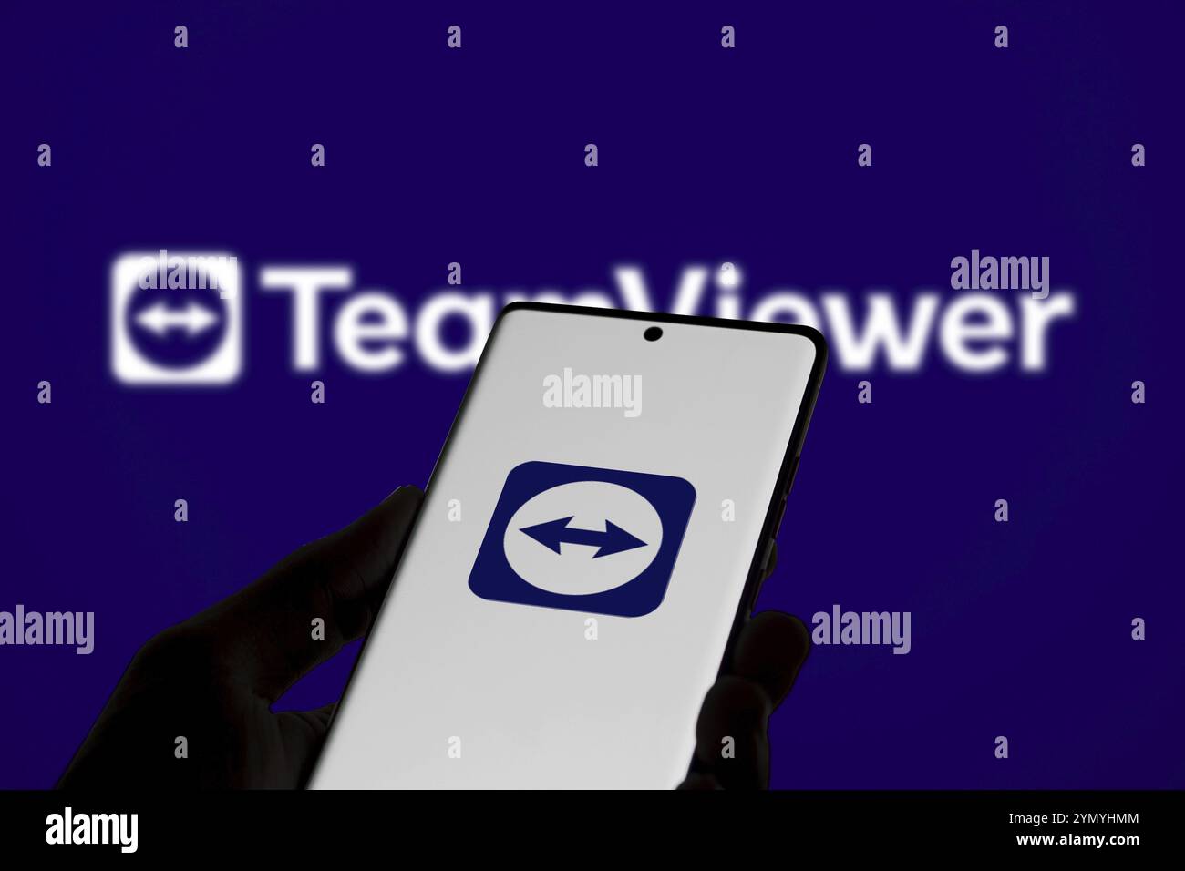 TeamViewer logo on smartphone Stock Photo - Alamy