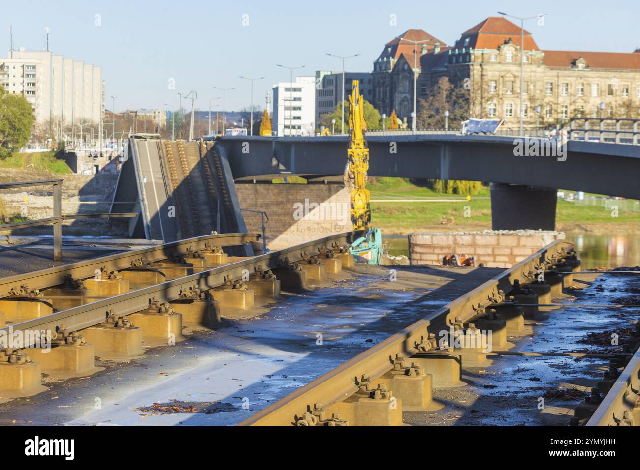 Partial collapse of the Carola Bridge. Over a length of around 100 ...
