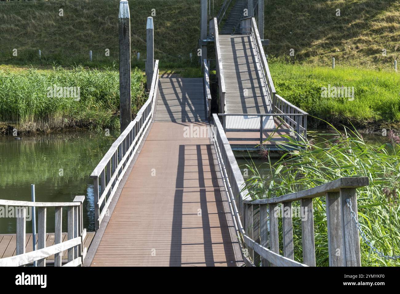Pedestrians bridges hi-res stock photography and images - Alamy