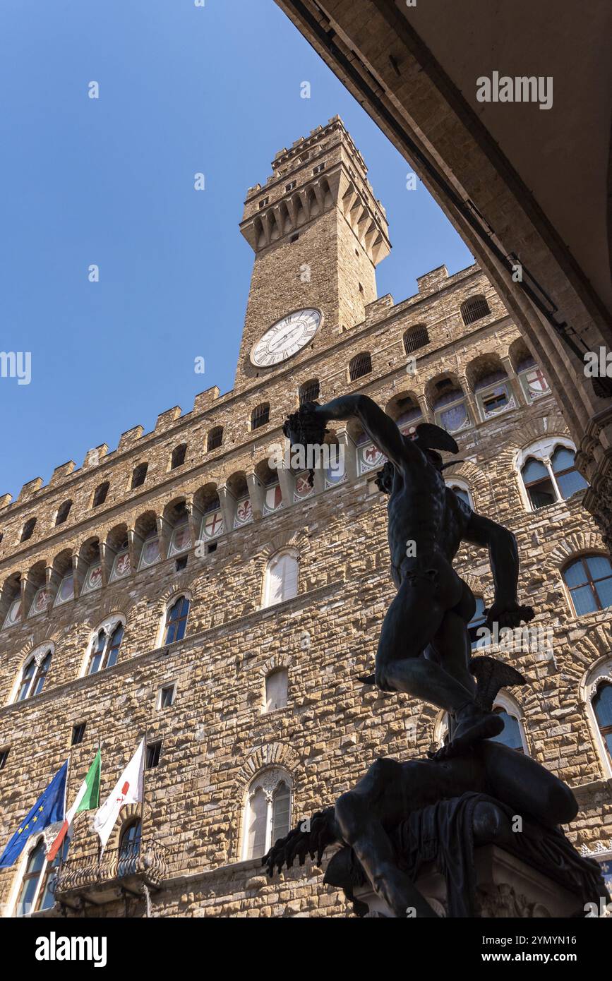 Statue of Perseus beheading the Medusa by Benvenuto Cellini at the ...