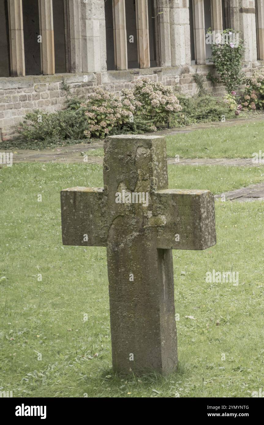 Cross in gardens hi-res stock photography and images - Alamy
