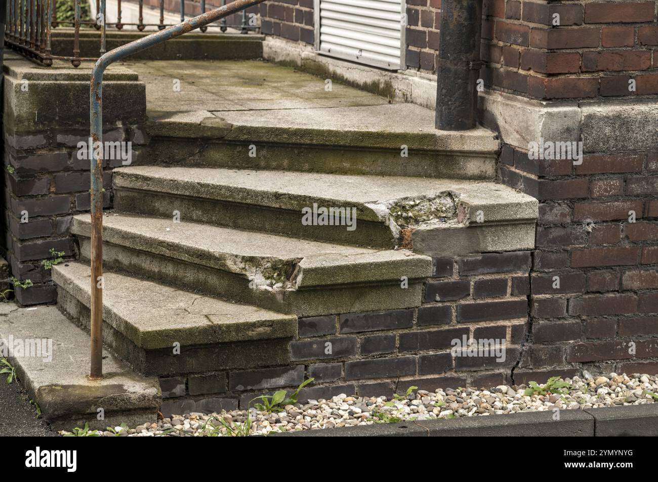 Small run down house hi-res stock photography and images - Alamy