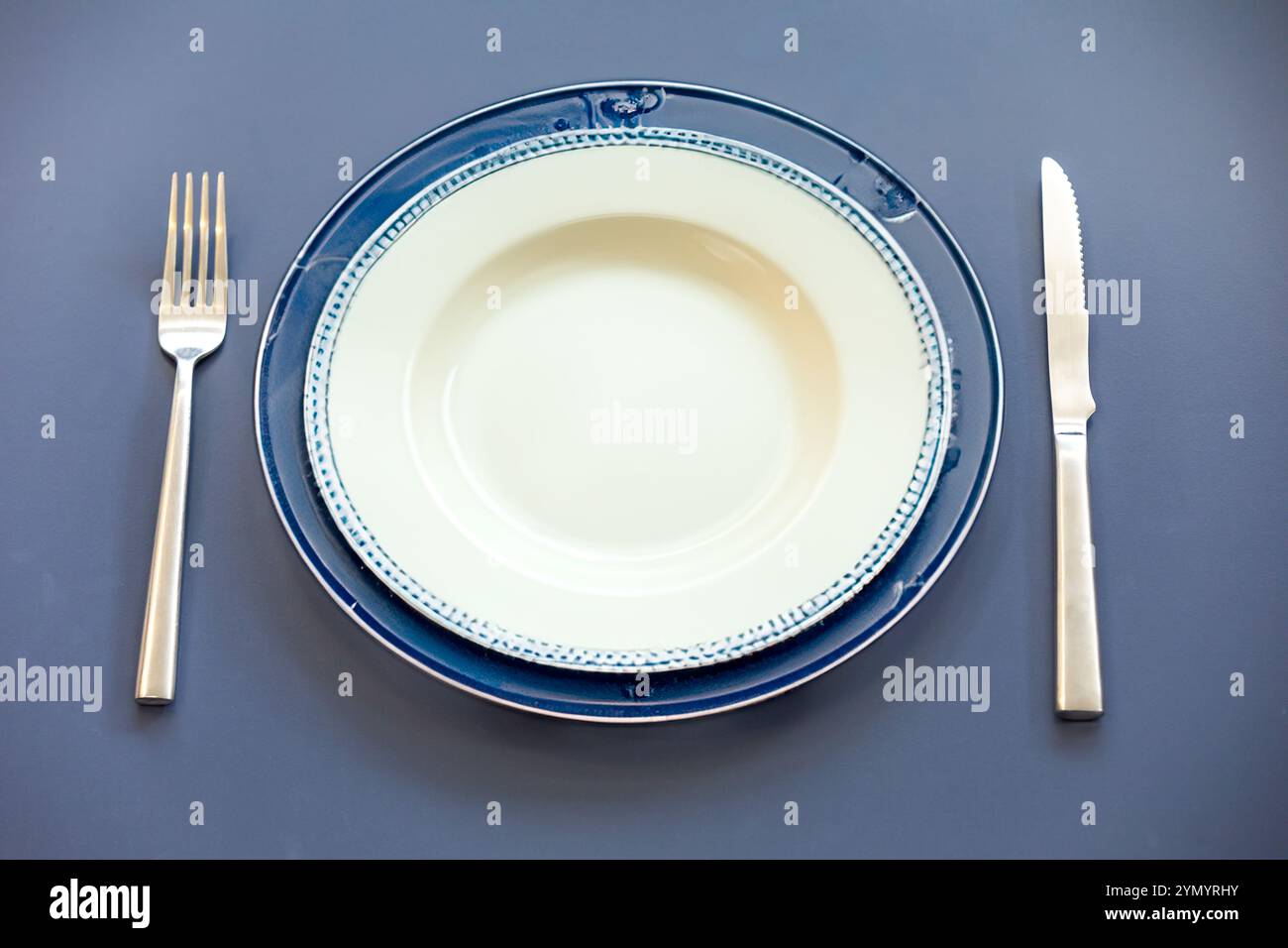 Top view empty plate hi-res stock photography and images - Alamy