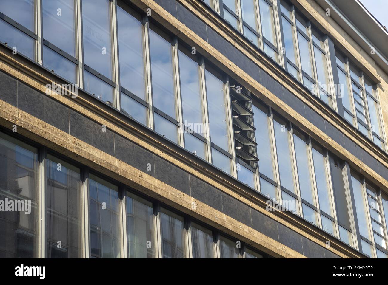 1950s office building hi-res stock photography and images - Alamy
