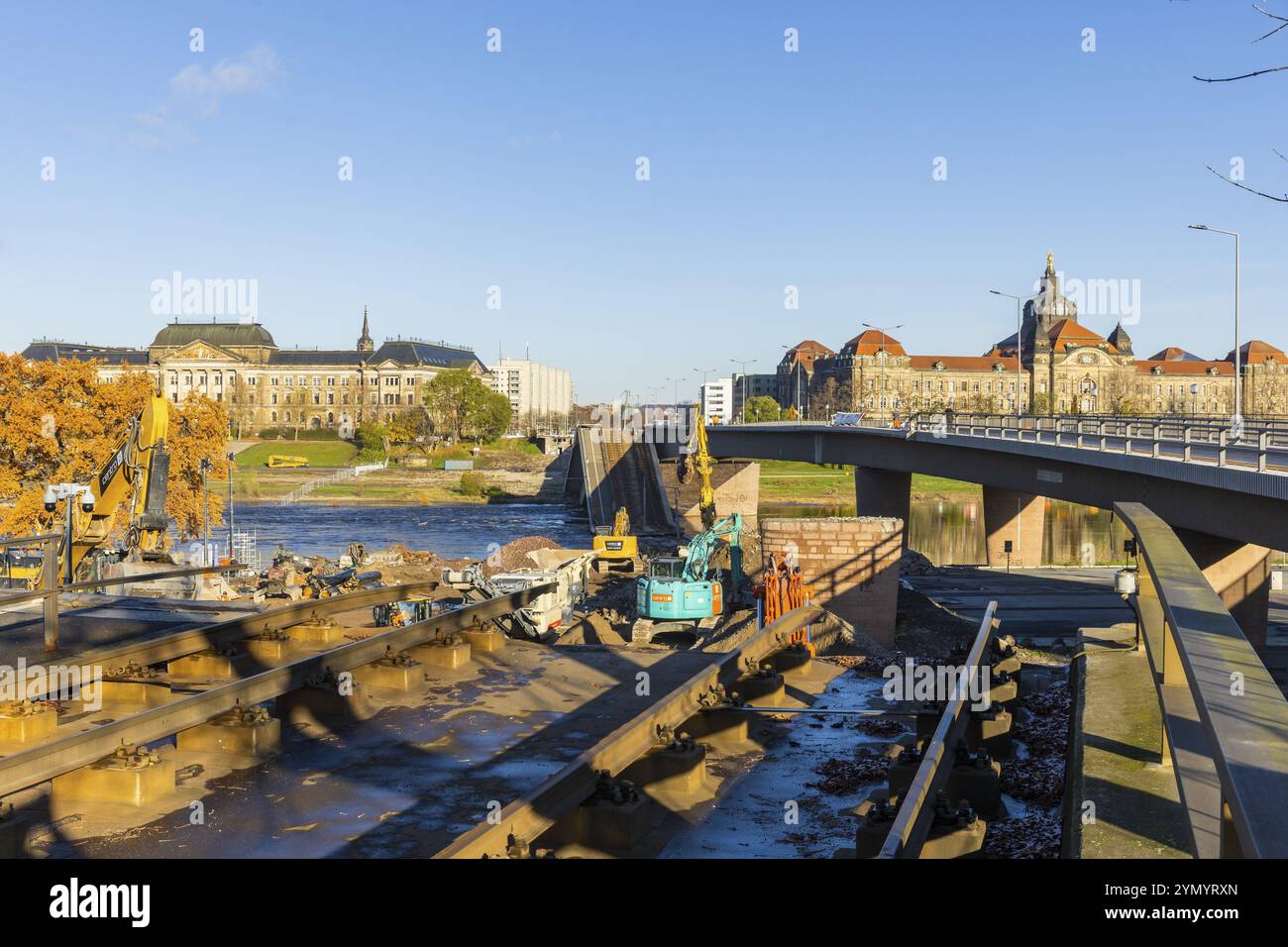 Partial collapse of the Carola Bridge. Over a length of around 100 ...