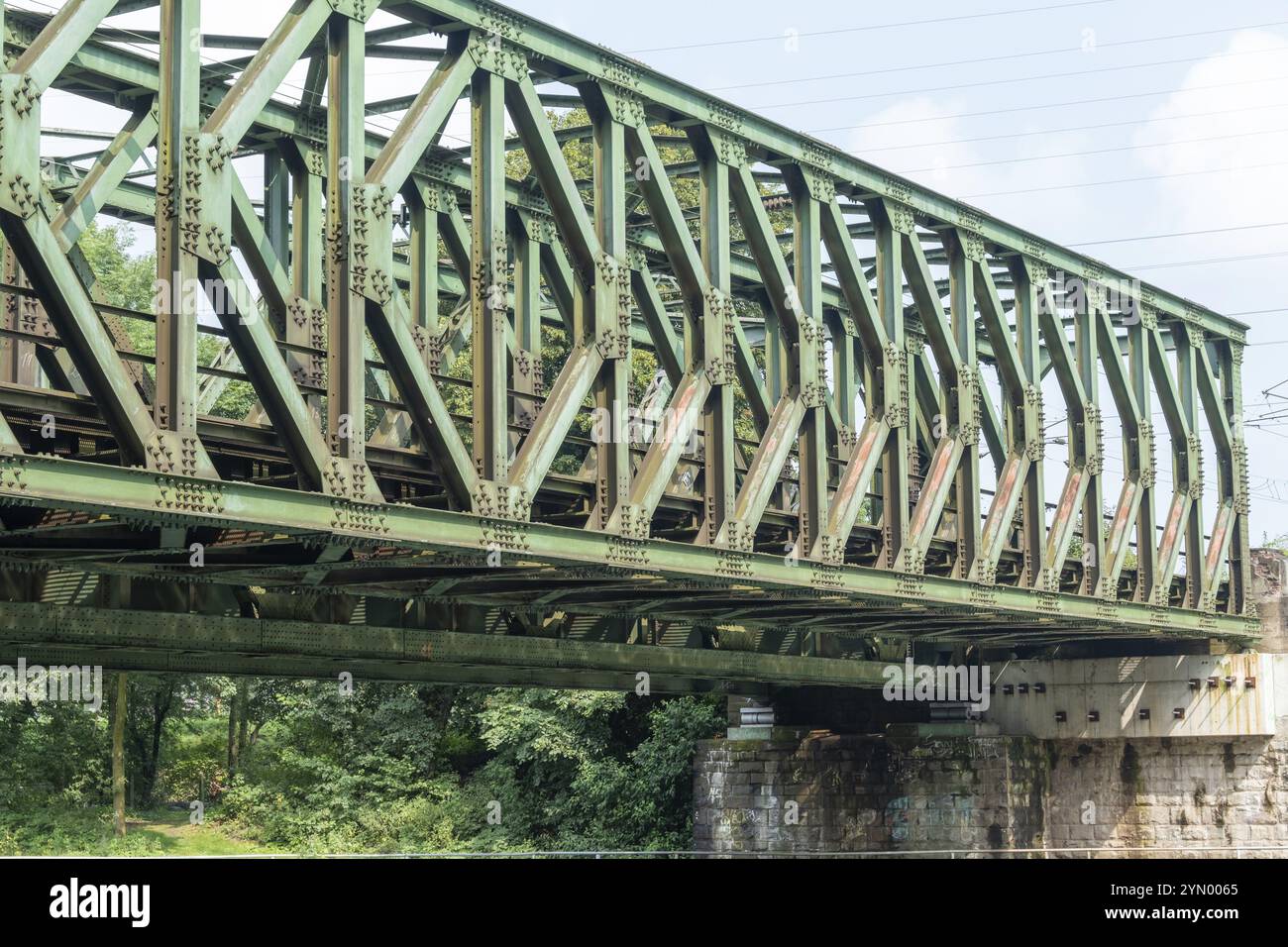 Rusty railroad bridges hi-res stock photography and images - Alamy