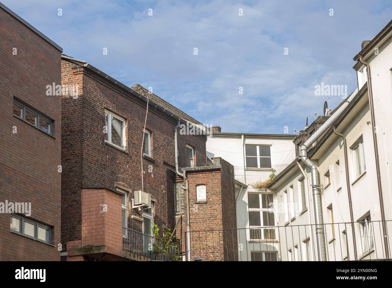 Backyards old houses in hi-res stock photography and images - Alamy