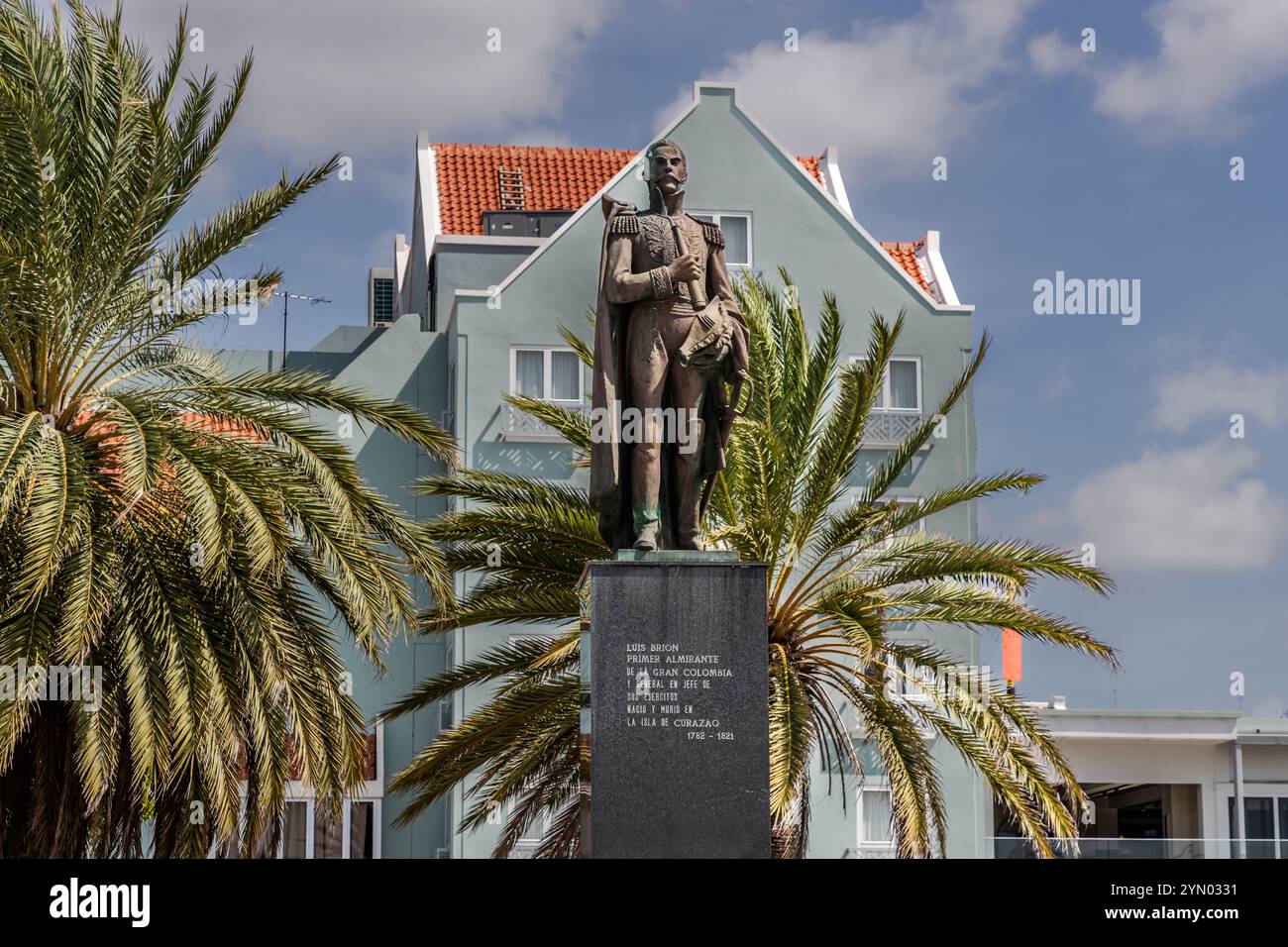 The monument to Luis Brion stands on Brion Square in Willemstad. Plasa ...