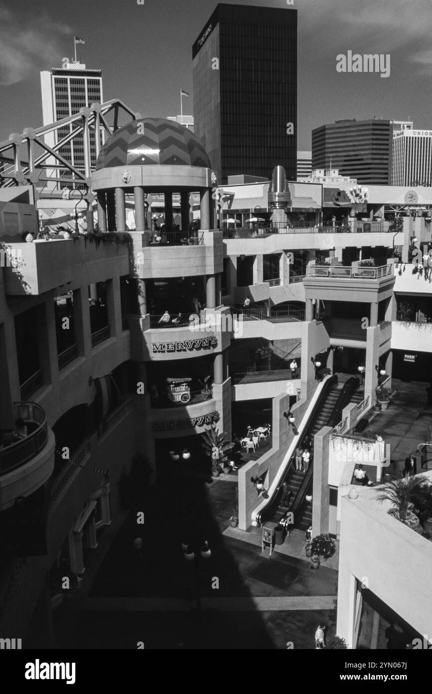Horton Plaza, designed by Jon Jerde (in consultation with author Ray ...