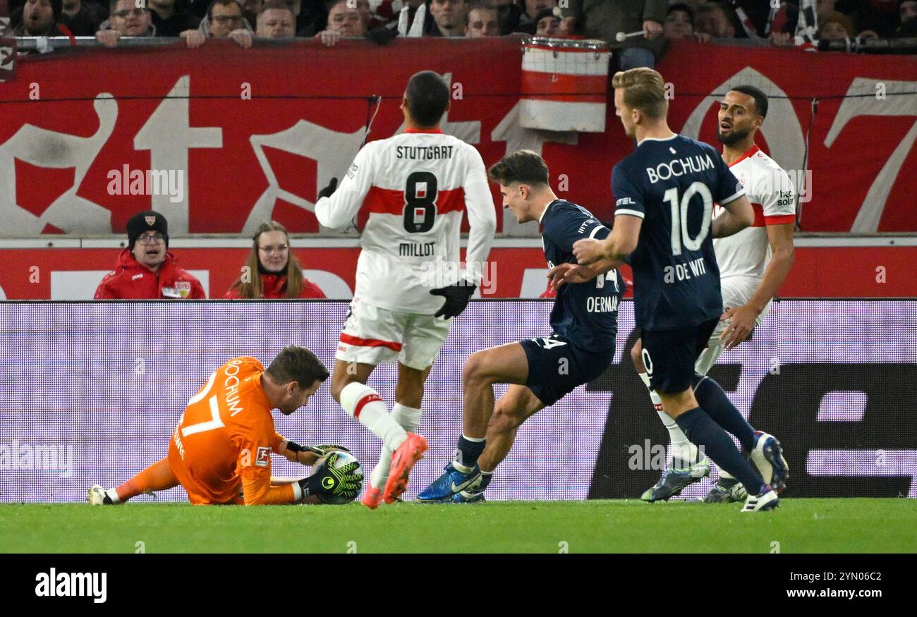 Stuttgart, Deutschland. 23rd Nov, 2024. Strafraumszene, Torraumszene Torwart Patrick Drewes VfL ...
