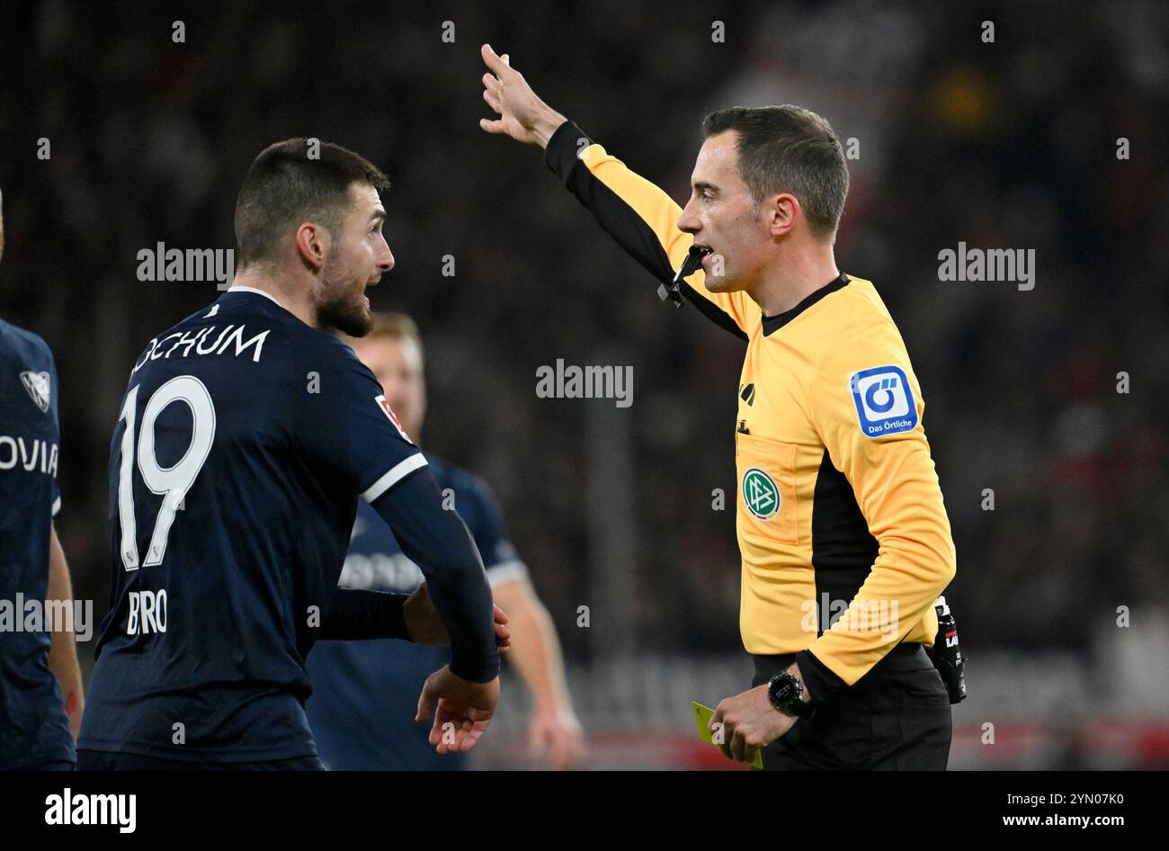 Stuttgart, Deutschland. 23rd Nov, 2024. Schiedsrichter Referee Benjamin ...