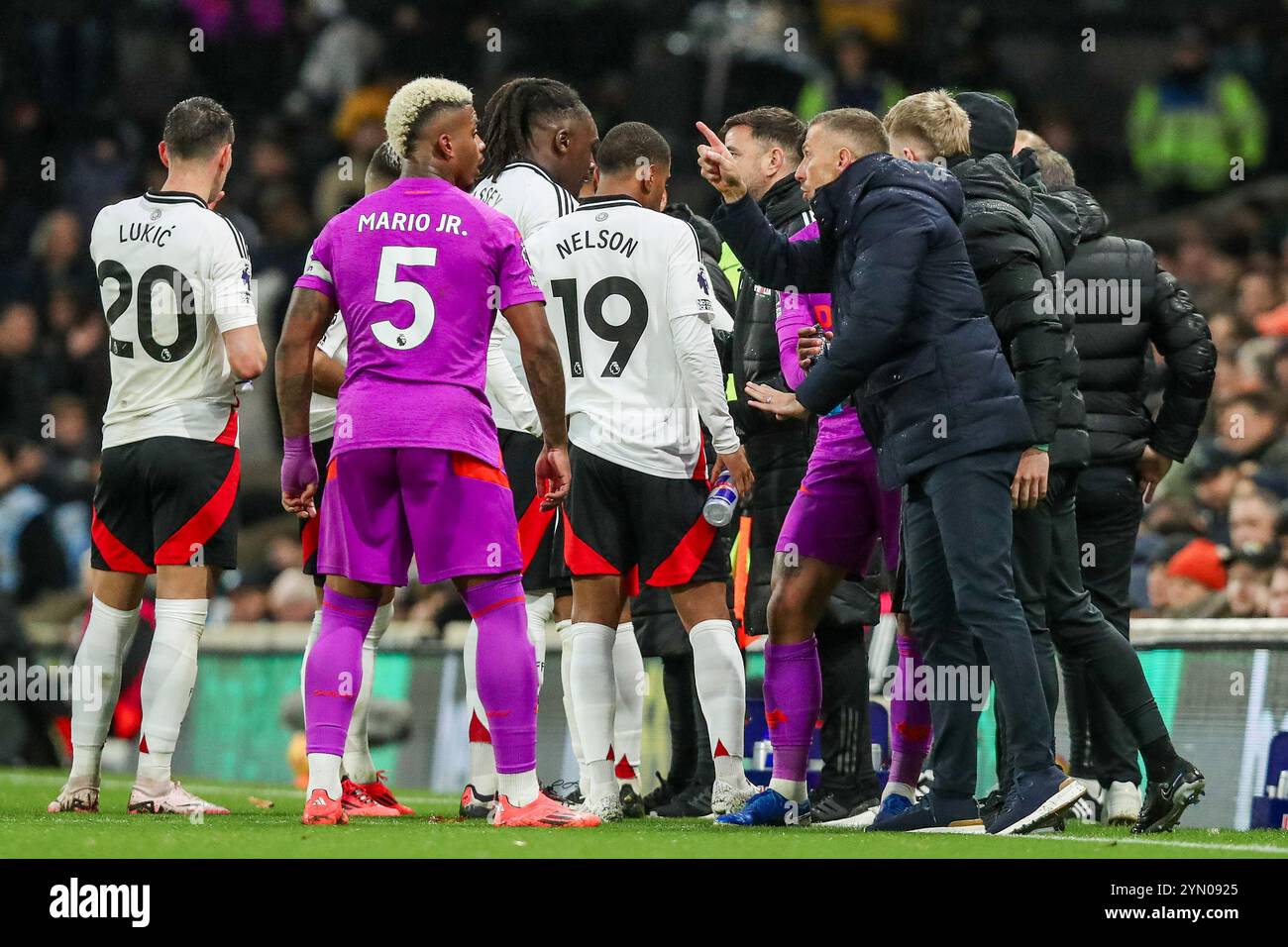 Gary O’Neil of Wolverhampton Wanderers speaks to Mario Lemina during ...