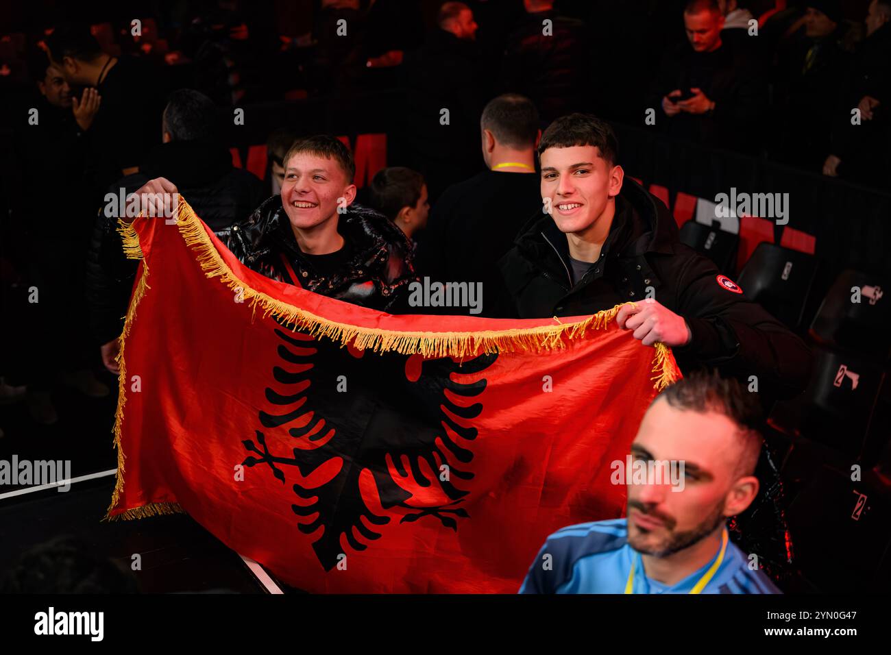 Boxing fans boo hi-res stock photography and images - Alamy