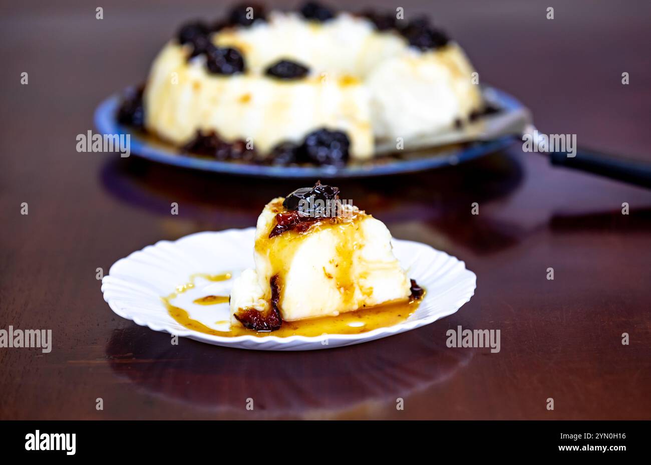 Flan de coco hi-res stock photography and images - Alamy