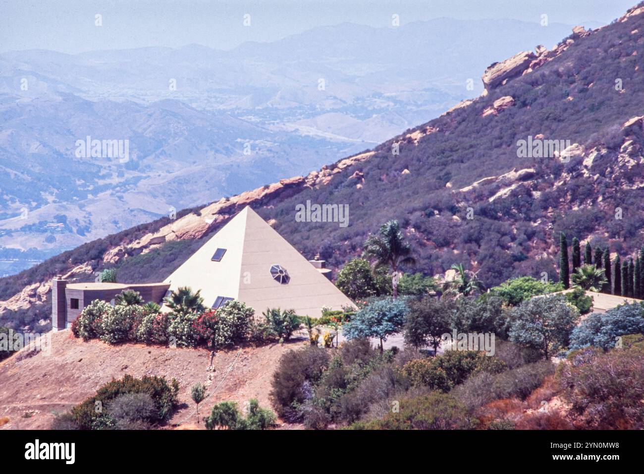 Built in 1982 for a pair of astronomy photographers, Bill and Sally ...