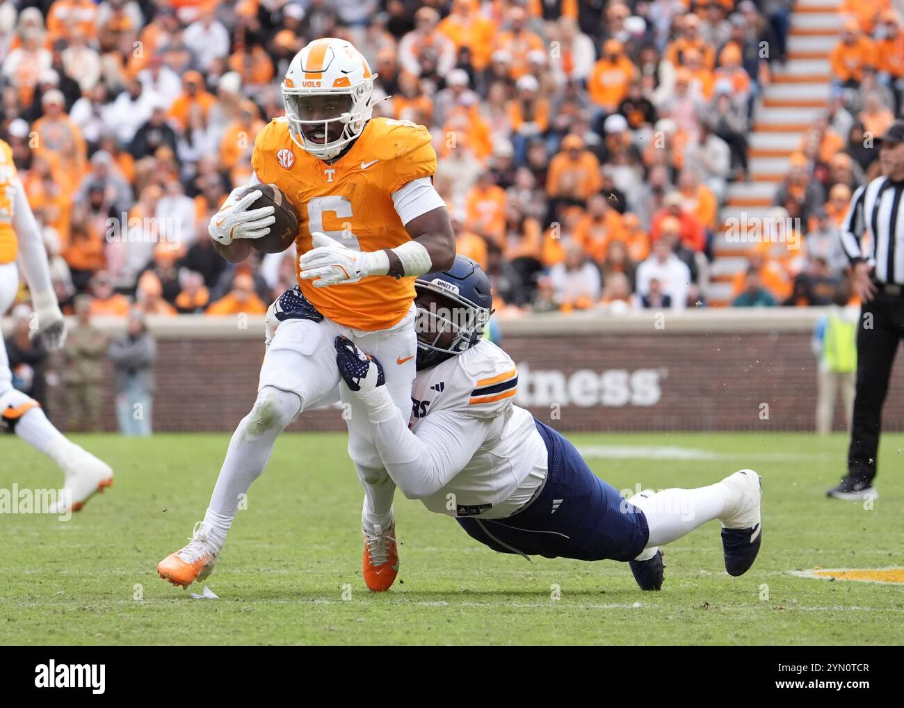 November 23, 2024: Dylan Sampson #6 of the Tennessee Volunteers runs ...