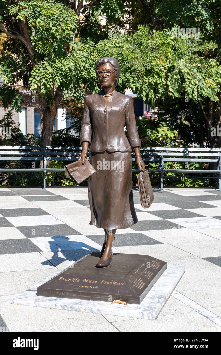 ST. LOUIS, MISSOURI USA - OCTOBER 5, 2024: A statue of Frankie Muse ...