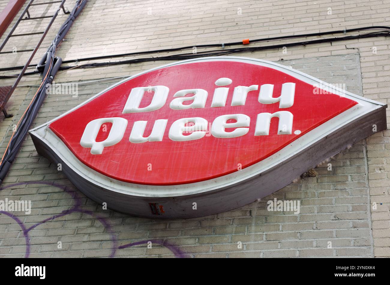 Dairy queen logo hi-res stock photography and images - Alamy