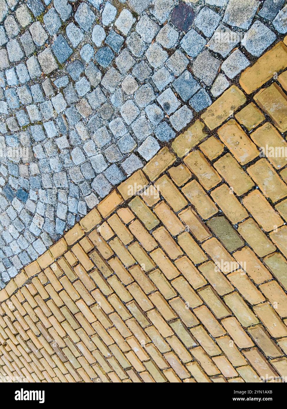 Historical cobblestone street hi-res stock photography and images - Alamy