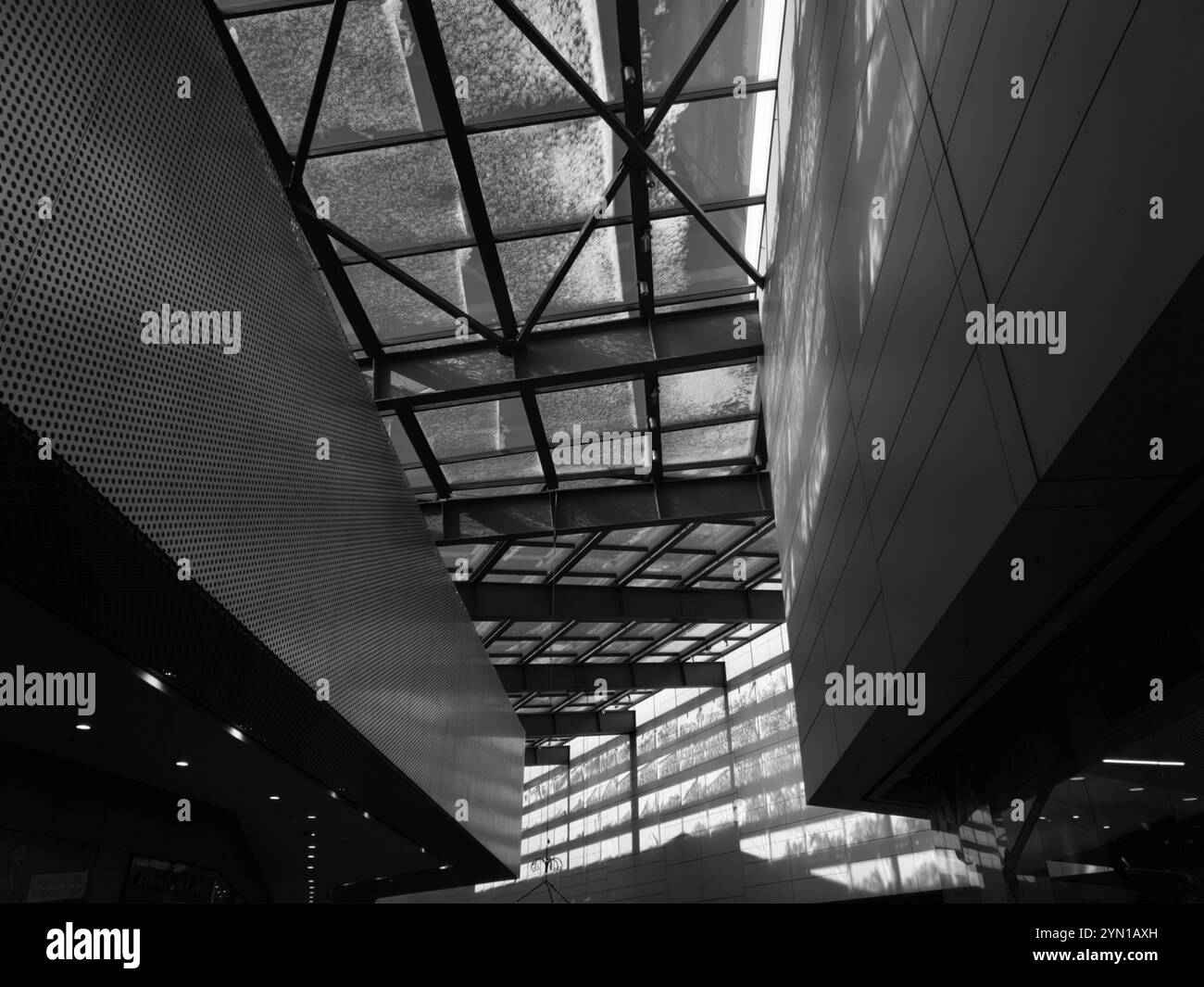 Glass ceiling indoor shopping mall hi-res stock photography and images - Alamy