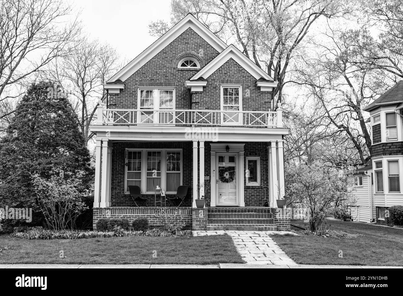 America suburbs apartment Black and White Stock Photos & Images - Alamy