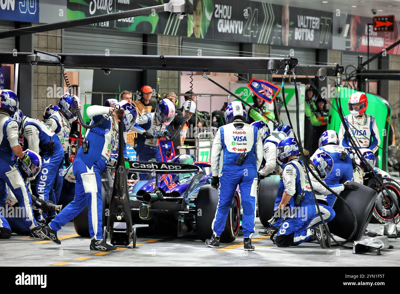 Yuki Tsunoda (JPN) RB VCARB 01 makes a pit stop. 23.11.2024. Formula 1 ...
