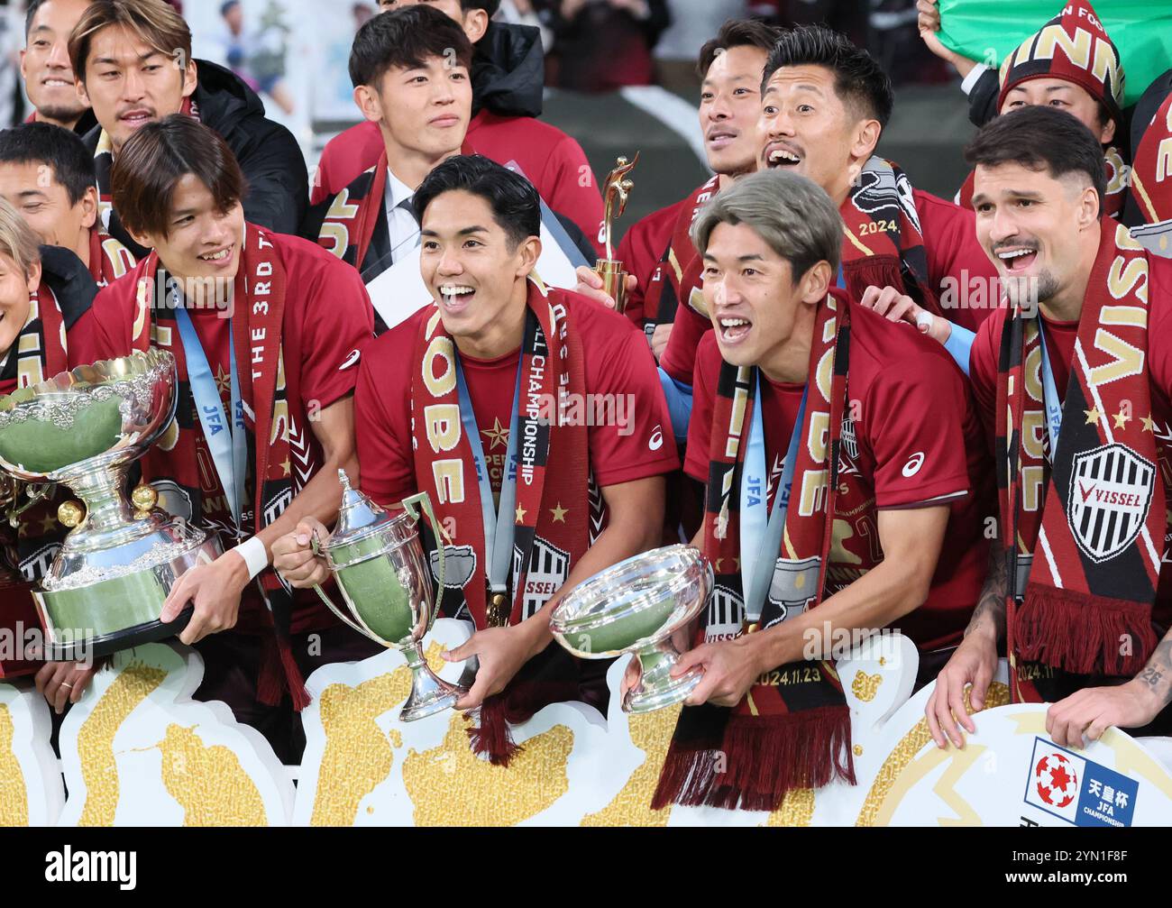 Tokyo, Japan. 23rd Nov, 2024. Vissel Kobe striker Yuya Osako (2nd R ...
