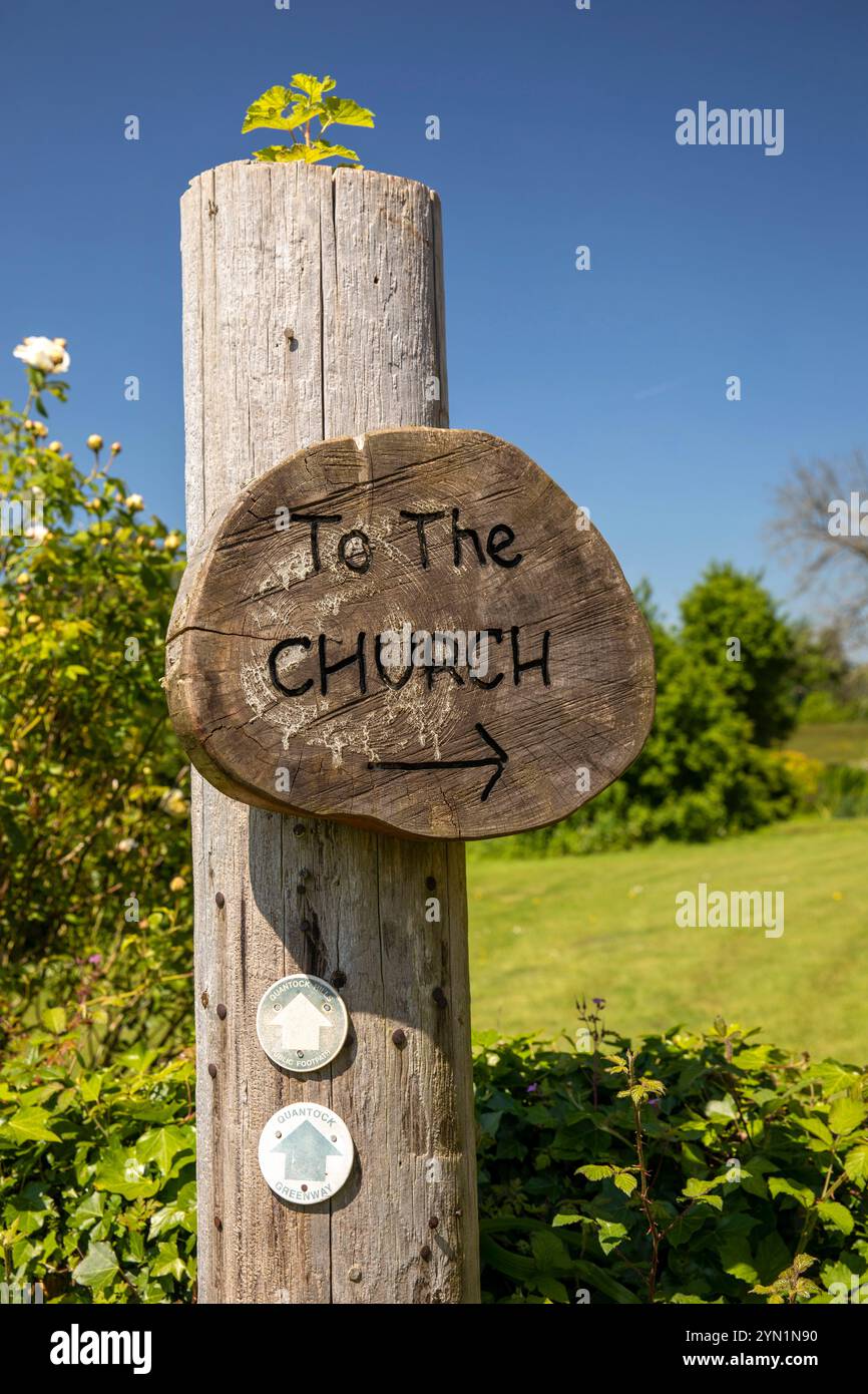 UK, England, Somerset, Quantocks, Cothelstone, ‘to the church’ sign ...