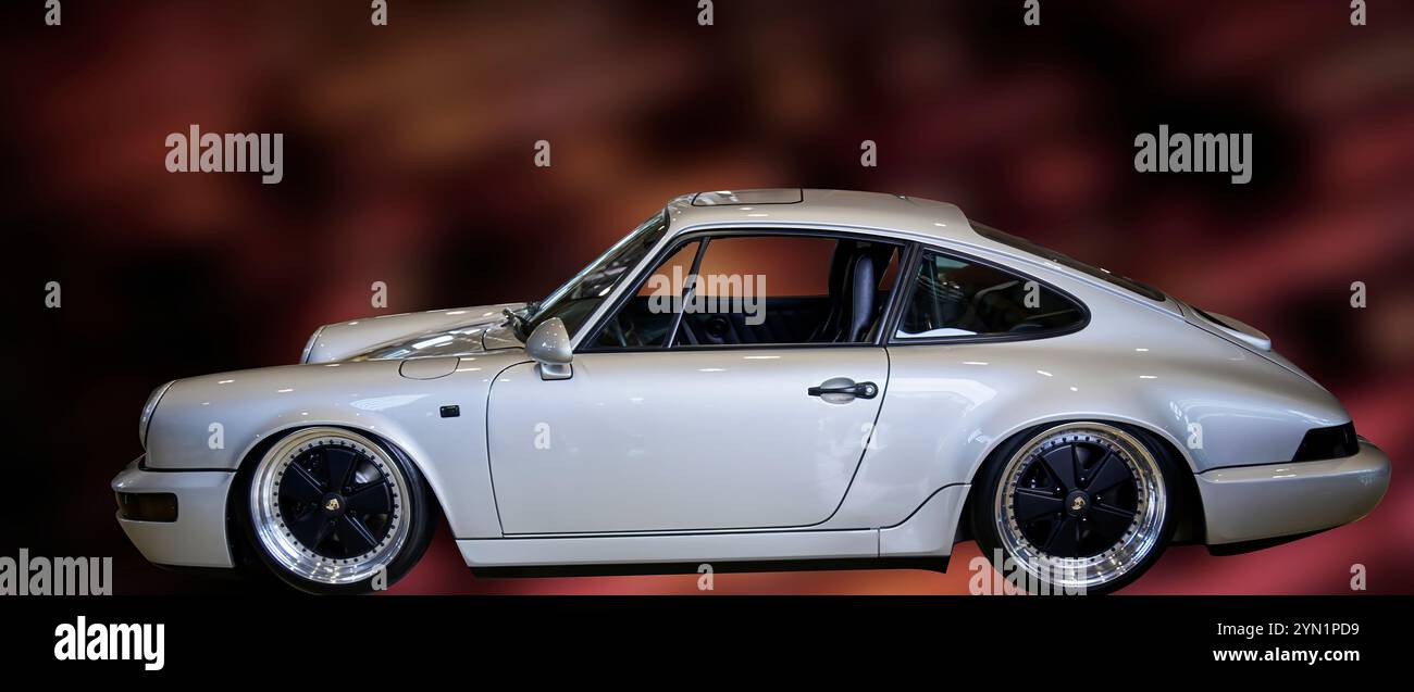 Porsche 911 side view hi-res stock photography and images - Alamy