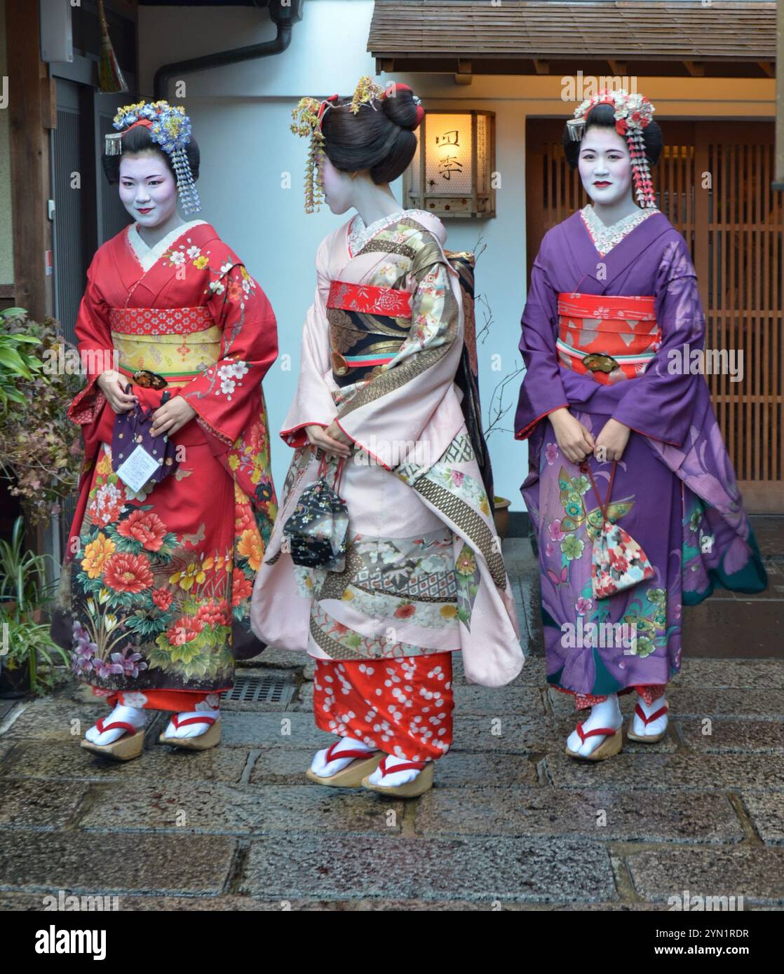 Geishas at Gion district, Higashiyama-ku, Kyoto, Japan Stock Photo - Alamy