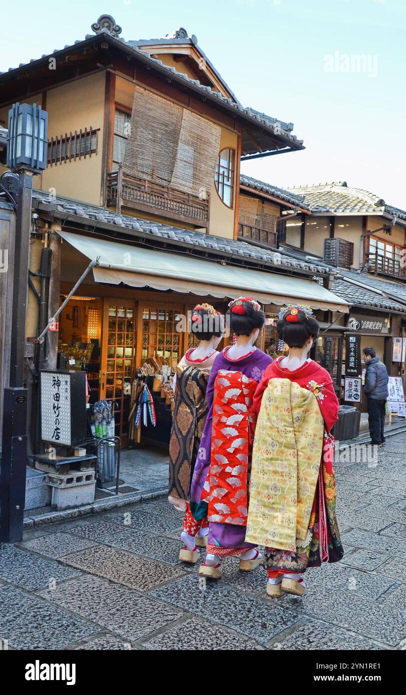 Higashiyama kimono hi-res stock photography and images - Alamy
