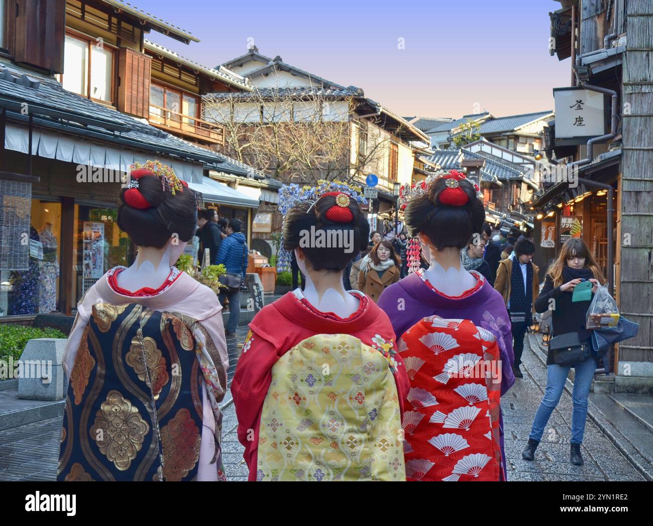 Geishas at Gion district, Higashiyama-ku, Kyoto, Japan Stock Photo - Alamy
