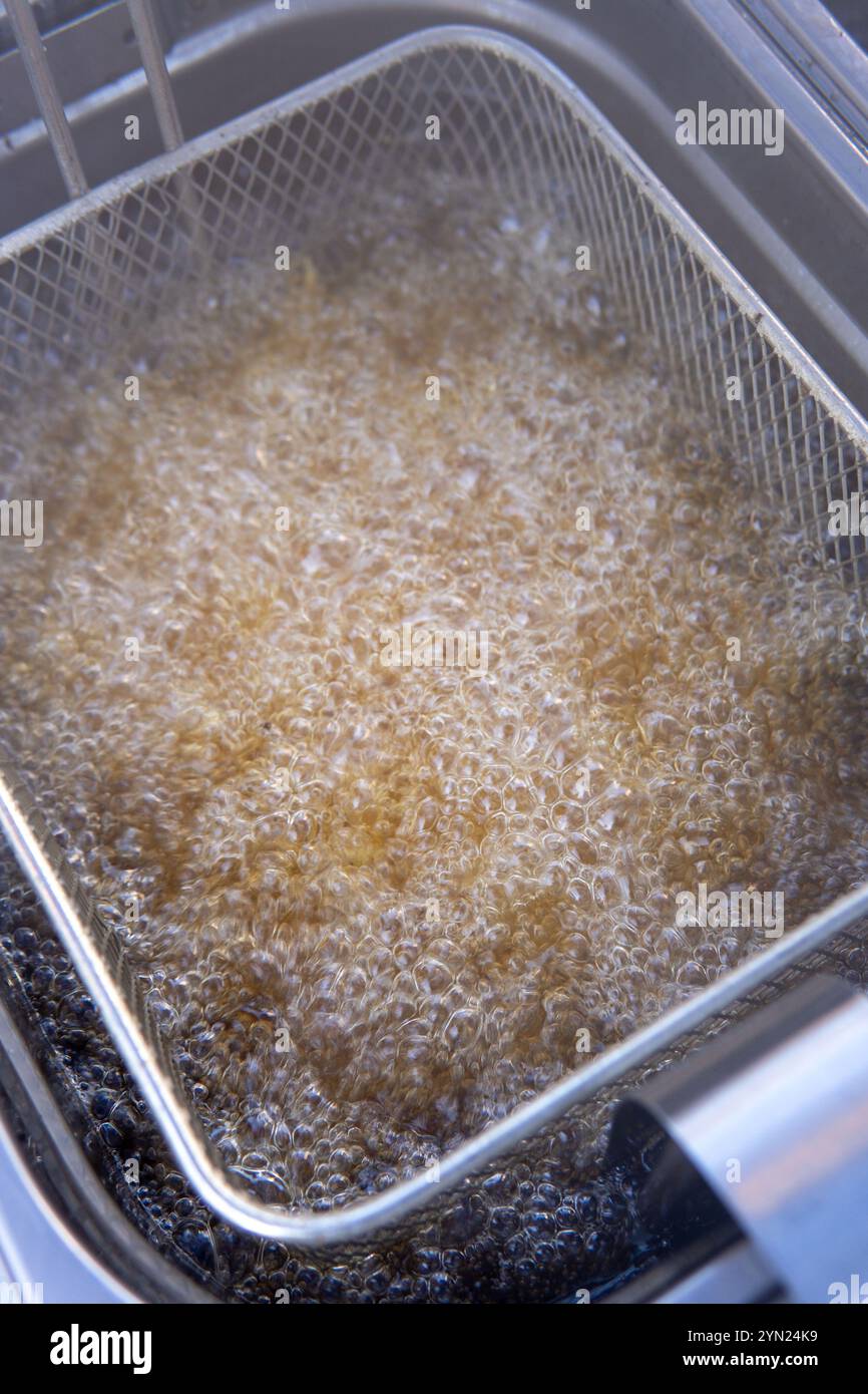 Deep fat frier hi-res stock photography and images - Alamy