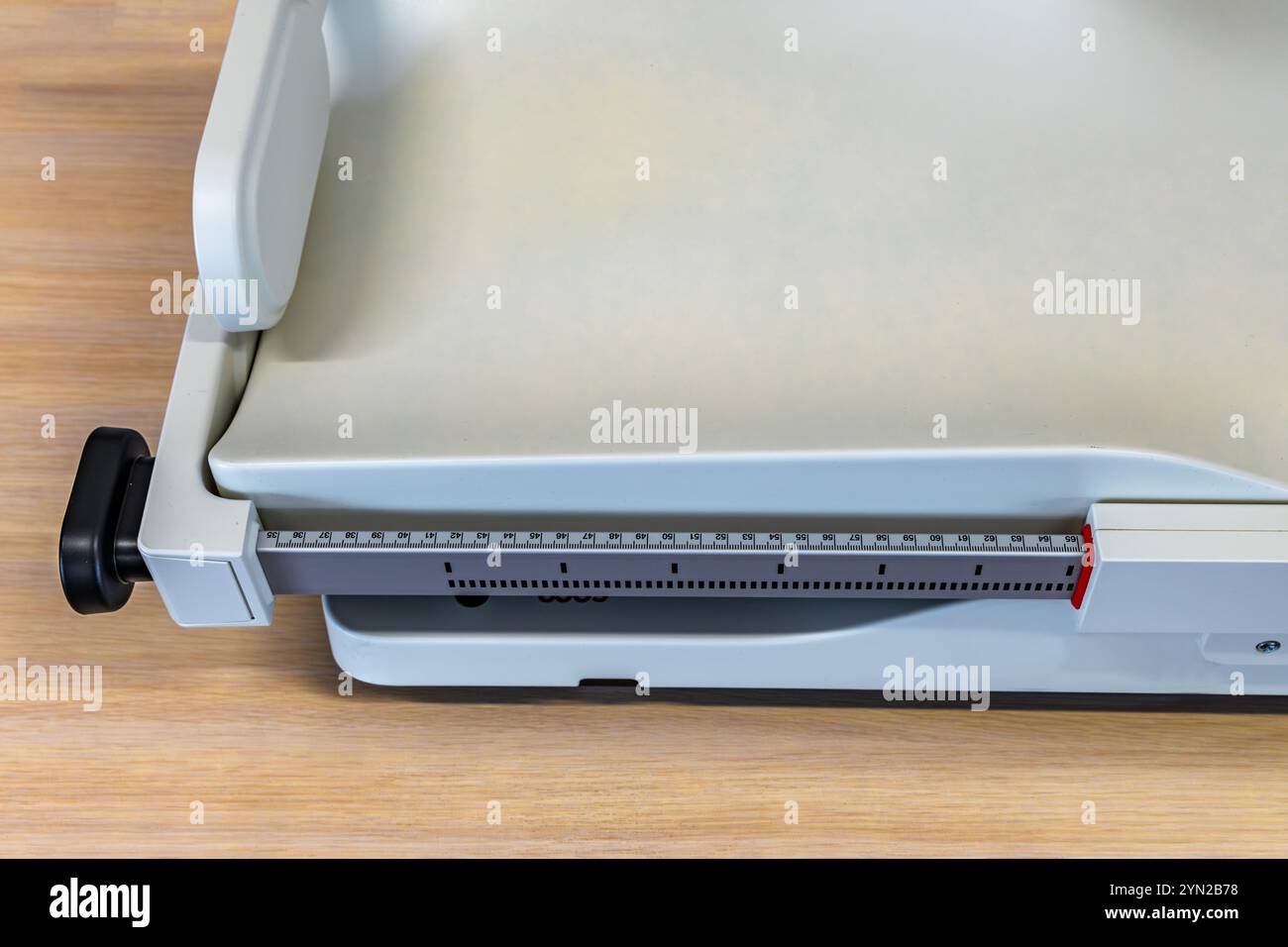 Electronic scale for weighing the weight of newborns and for measuring ...