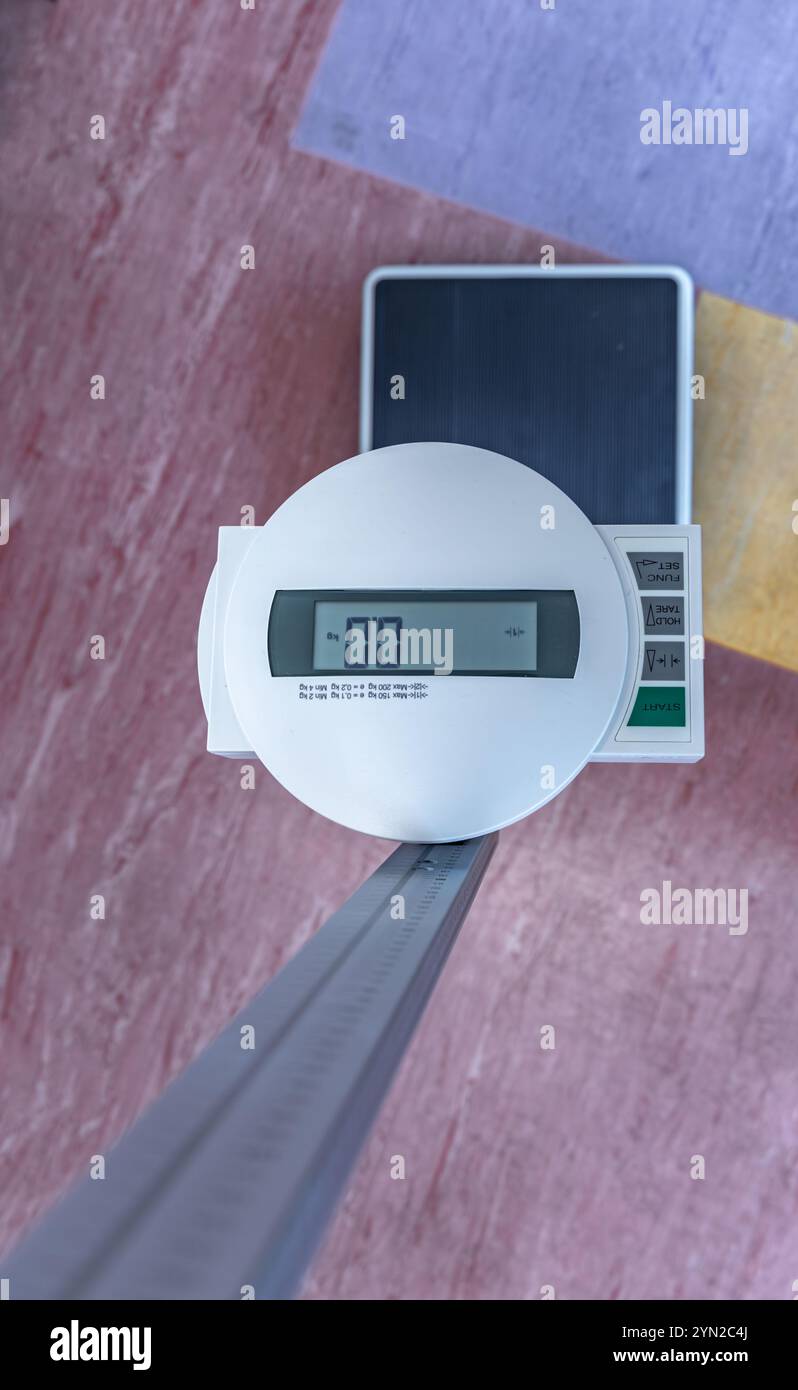 Electronic scale for weighing the weight of newborns and for measuring ...