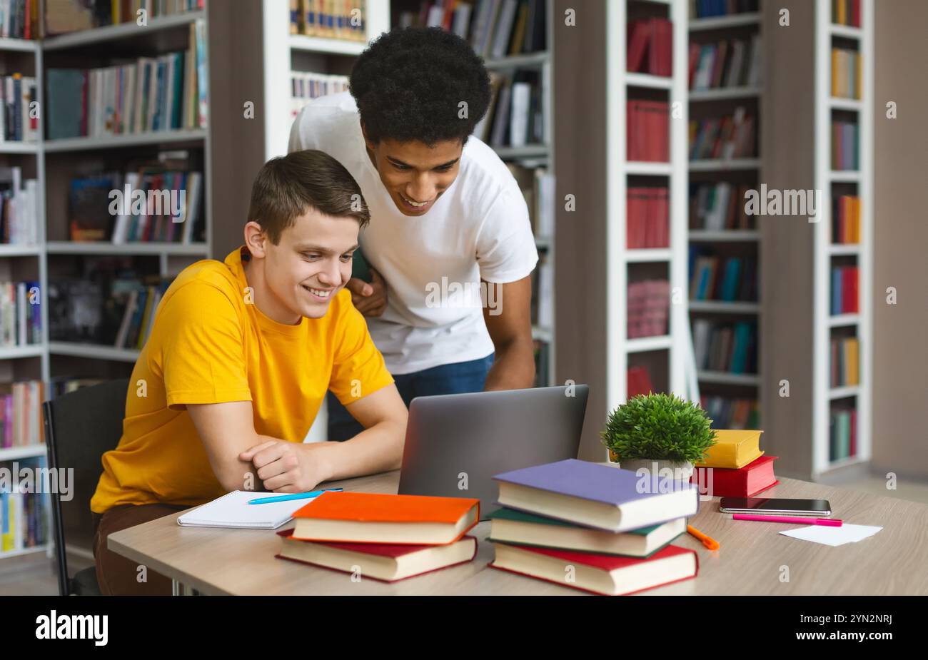 Student helping classmates hi-res stock photography and images - Alamy