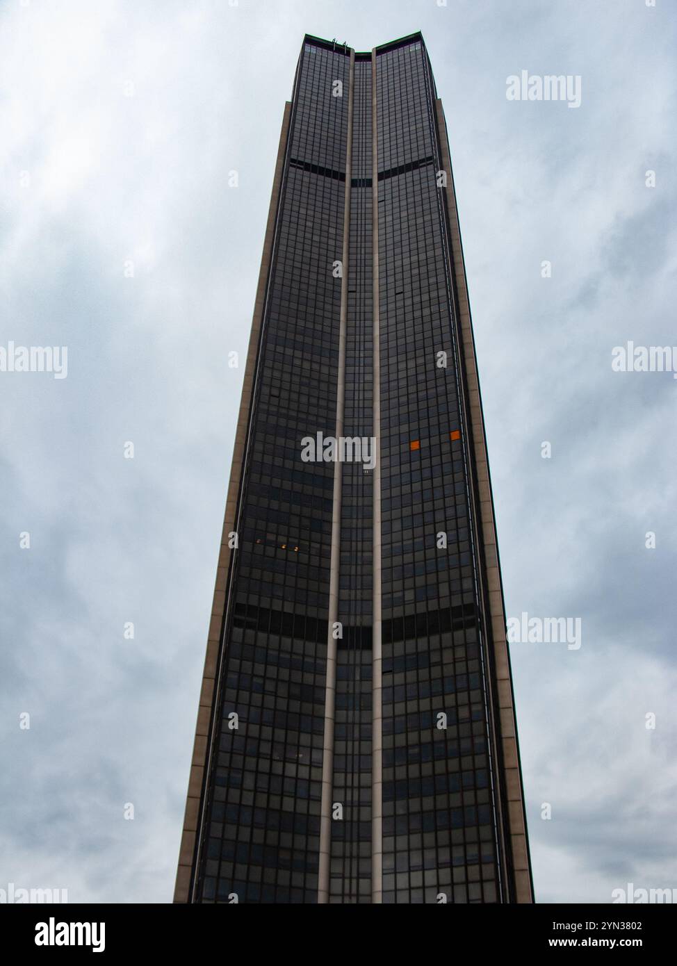 Edge-on view of the Montparnasse Tower (Tour Montparnasse), Paris Stock ...
