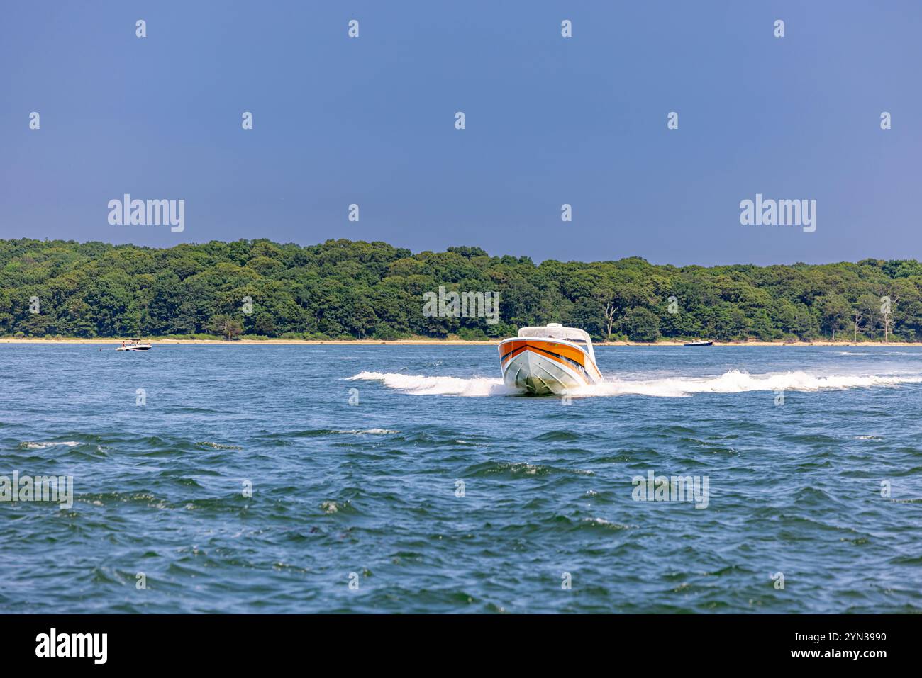 head on view of a motor boating underway Stock Photo - Alamy